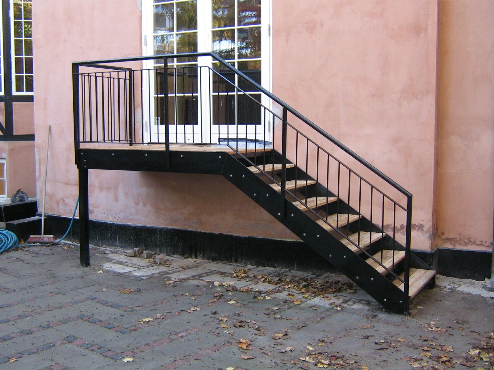 TRAPPE, Sortlakeret,udendørs,TRAPPE, TRAPPER Sortlakeret .MONTERING ...